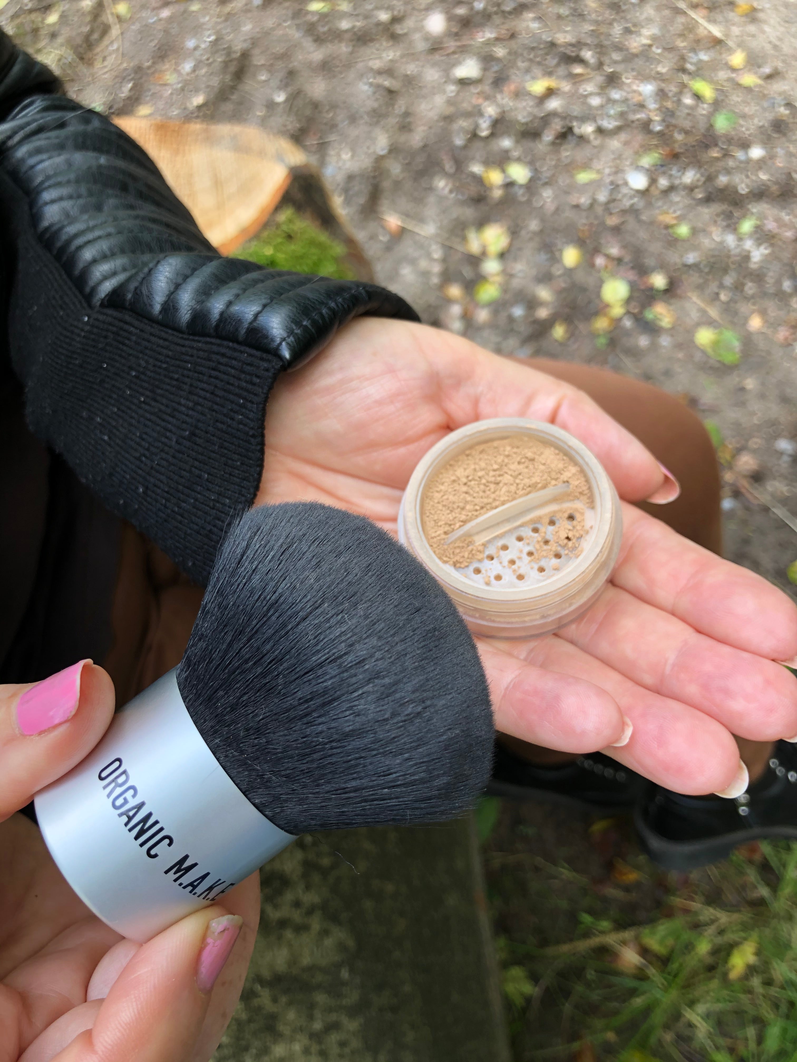 Liquid foundation vs Powder foundation – Organicmake